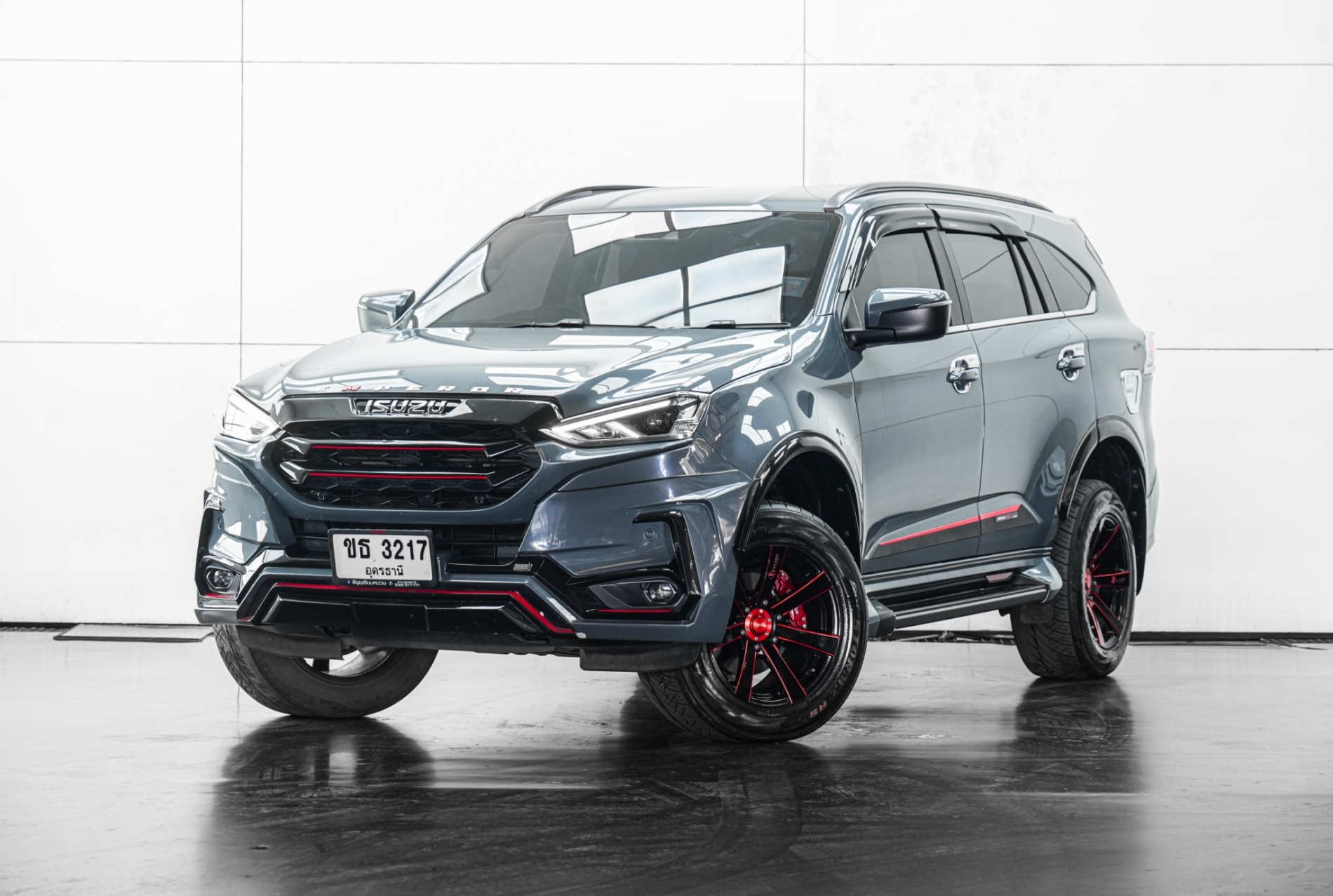 Car4Sure - 2023 ISUZU MU-X 1.9 Ultimate Phantom Collection
