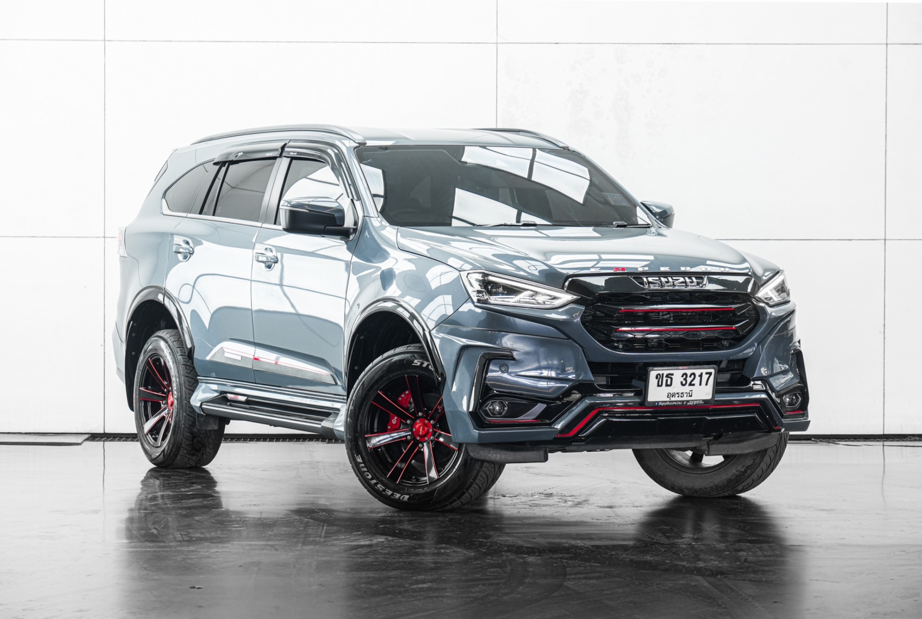 Car4Sure - 2023 ISUZU MU-X 1.9 Ultimate Phantom Collection