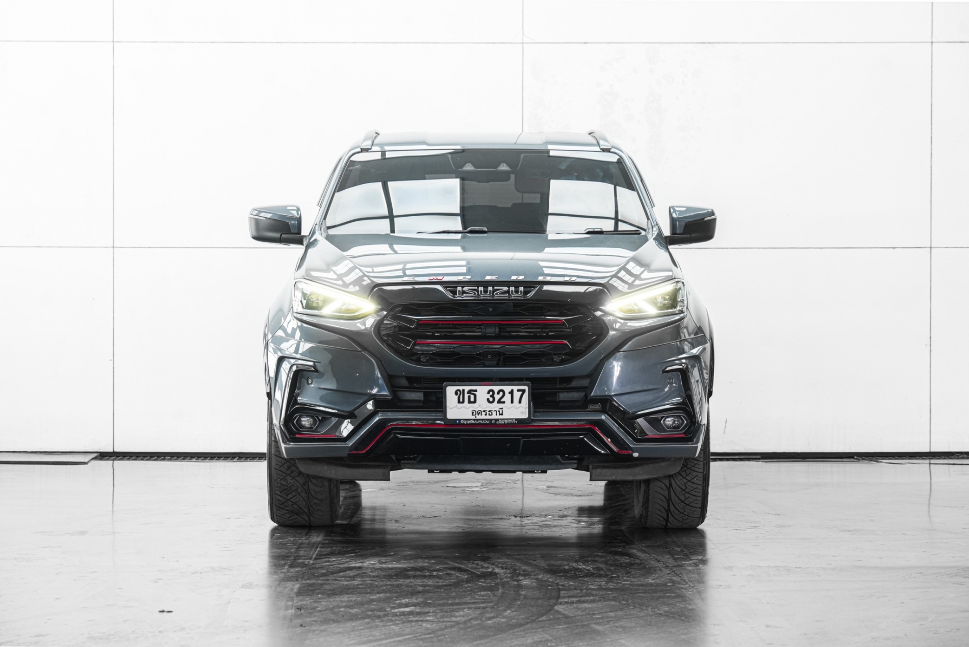 Car4Sure - 2023 ISUZU MU-X 1.9 Ultimate Phantom Collection